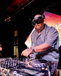 Deejay Joe Llevará Su Música a Cinco Colegios en Todo el País ~ SOYLARENSE